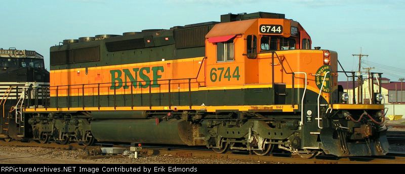 BNSF 6744